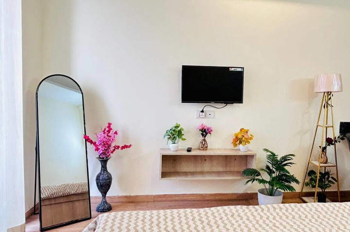 The Solis - Stay By Sunstone - Couple Friendly - Ghaziabad