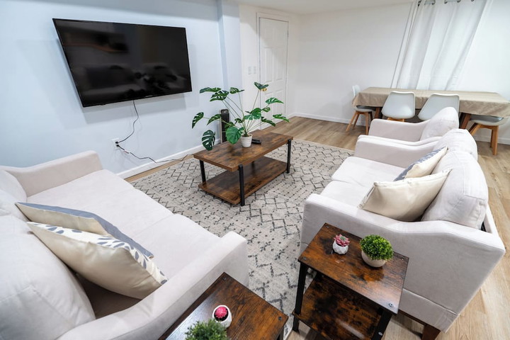 Spacious And Stylish Apartment Perfect For Your Getaway In Beverly! - Salem, MA
