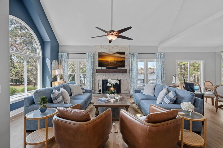 Prime Location Lake Norman Home-pool & Spa, Stylish, Comfortable, Sleeps 6 - Davidson, NC