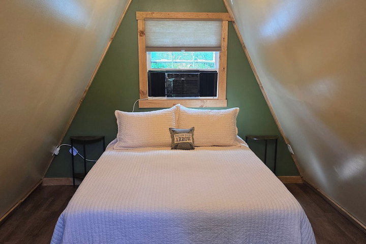 The Shady Lane A-frame In Mt. Lookout. Glamping With A/c, Queen Bed, And More! - Summersville, WV