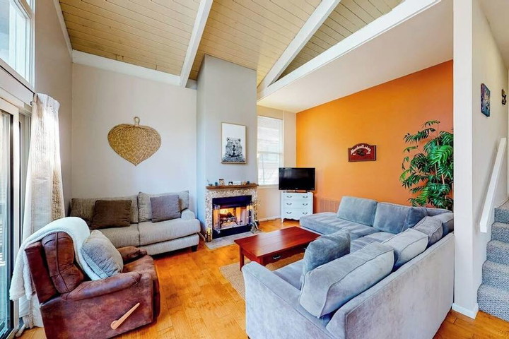 Dog-friendly Cabin Surrounded By Trees And Wildlife With Fireplace & Deck - Lake Arrowhead, CA