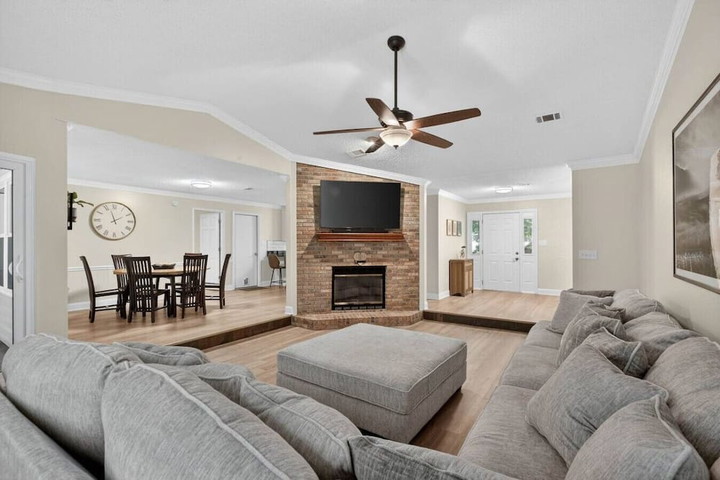 3br Retreat W/ Firepit + Big Garden | Washer/dryer - Tallahassee, FL