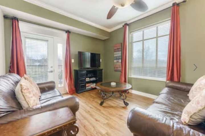Beautiful First Floor 2 Bed, 2 Bath Condo On The River - Sevierville, TN