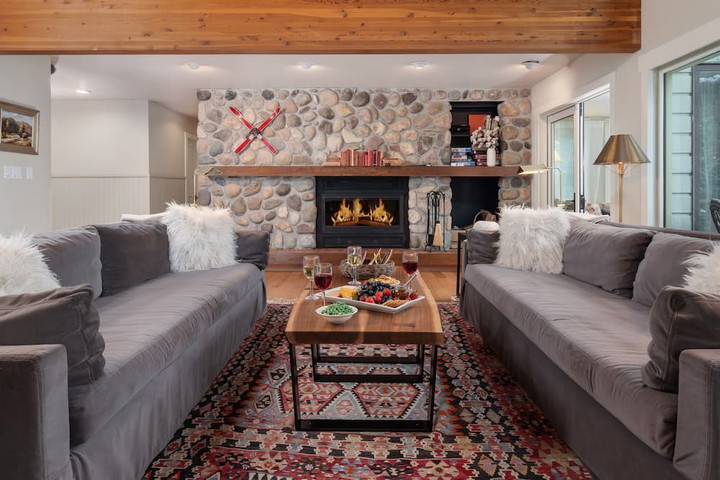 Ski-in Family Lodge W/ Hot Tub, Game Room, Sauna & Designer Interiors - Jackson, WY