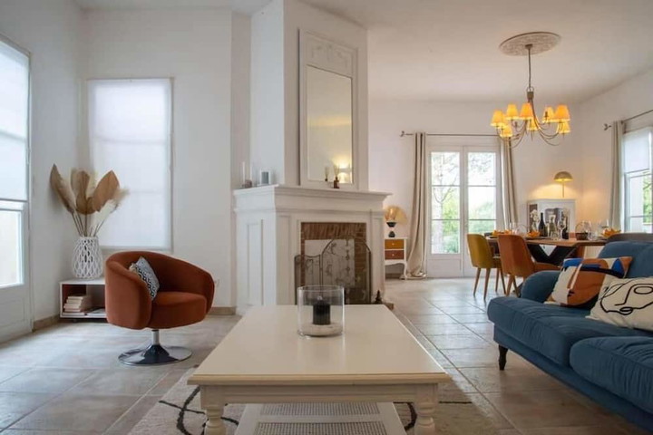 Ferienhaus-komfort-ensuite-blick Auf Das Wahrzeichen - Département Aude