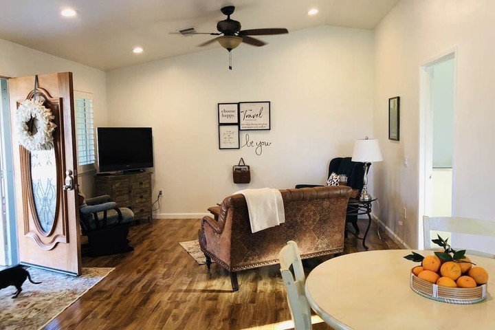 Country Escape Just Minutes From City & Tourist Spots - Exeter, CA