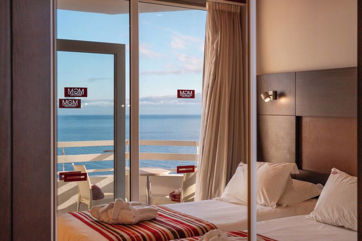 Proximity At Its Best! Swimming Pool, Parking, Sea View, And Kitchenette - Funchal