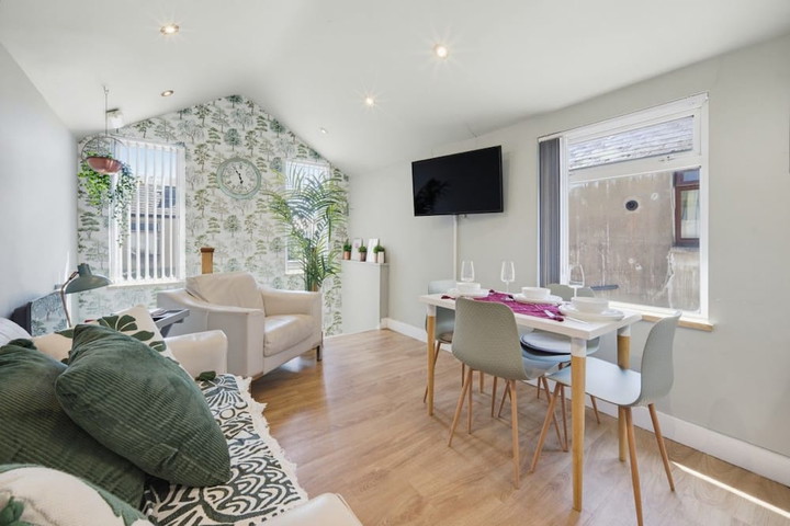 Stylish Canton Retreat With Private Garden Short Distance To Cardiff Castle & Stadiums! - Cardiff