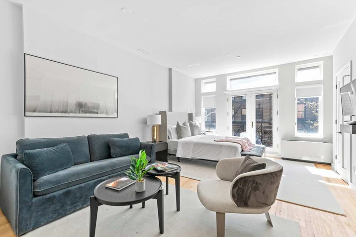 Luxe Studio With Charming Juliet Balcony - Washington Heights - Manhattan