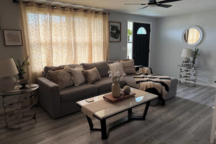 Adorable 2-bedroom House With Ac In Lovely Spring Hill - Spring Hill, FL
