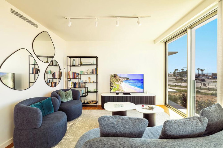 3-bedroom Beachfront Apartment In Armação De Pêra For Up To 6 Guests, Featuring Indoor And Outdoor Pools, Gym, Ac, Wi-fi And Private Parking Within A Gated Condominium. - Armação de Pêra