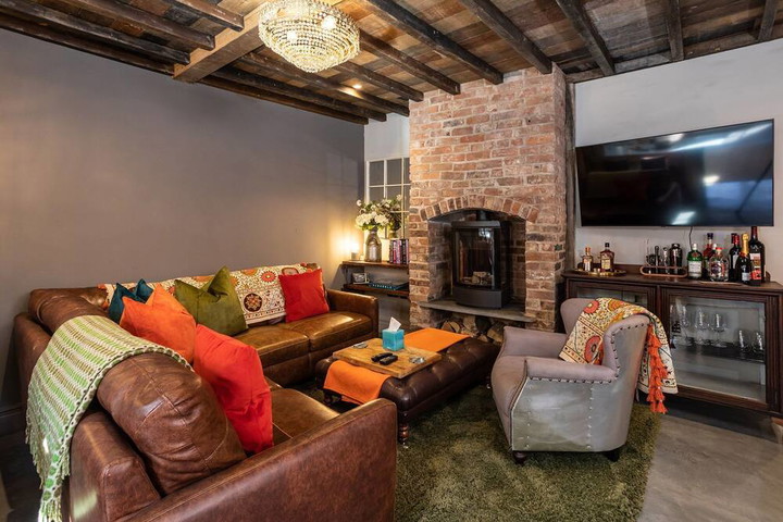 Cheshire Boutique Bathhouse - Interior Designed Georgian Townhouse - Crewe