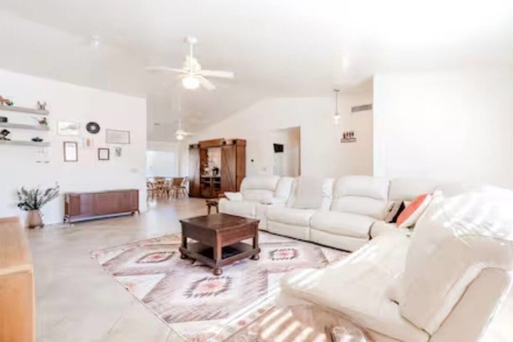 Sonoran Sanctuary In  Sahuarita - 3 Bedroom Home - Back Yard Oasis With Hot Tub - Green Valley, AZ