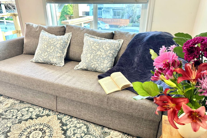 Private Entire Guest Suite, 1 Min To Bus Stops To Downtown And Many Attractions. - Vancouver