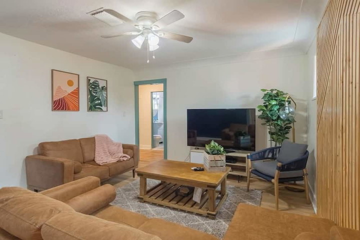 Walk To Beach, Ocean Center & Main St | Garage | 60' Driveway. Pets Ok! - Daytona Beach, FL