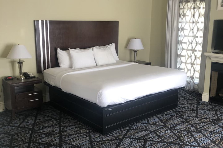 Niagara Crossing Hotel And Spa King Room - Niagara-on-the-Lake