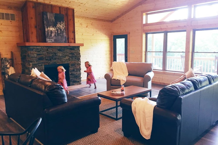 Luxury Home In Woods W/ Easy Access To Large Private Gravel Bar On Meramec River - Cuba, MO