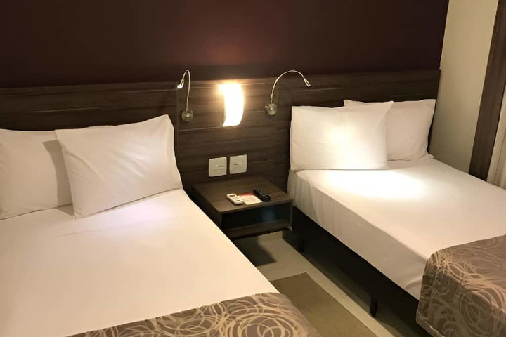 Room Near Vila Rosali Train Station  0.9 Mi - For Business & Leisure Travelers - Duque de Caxias