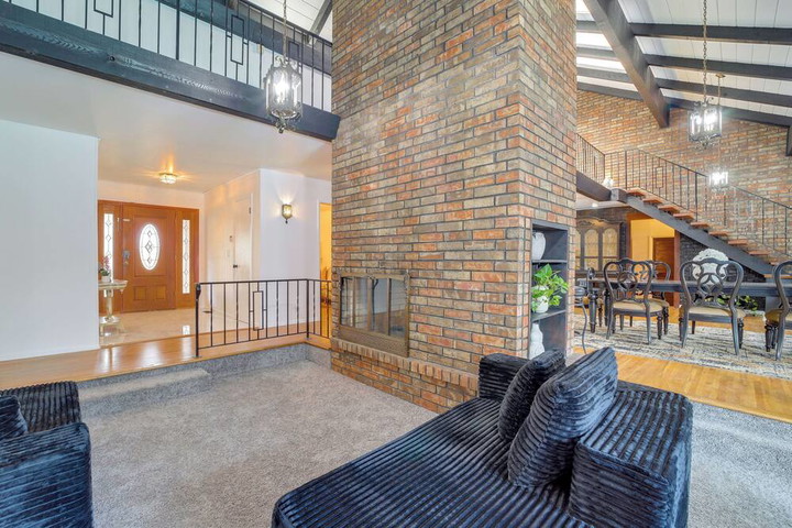 Backyard Oasis! Spacious Tulsa Home W/ Pool - Owasso, OK