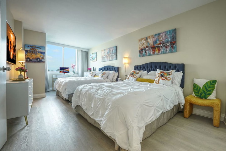 Gc Secret Blending A Combination Of Ecclectic And Luxury. - Lauderdale-by-the-Sea, FL
