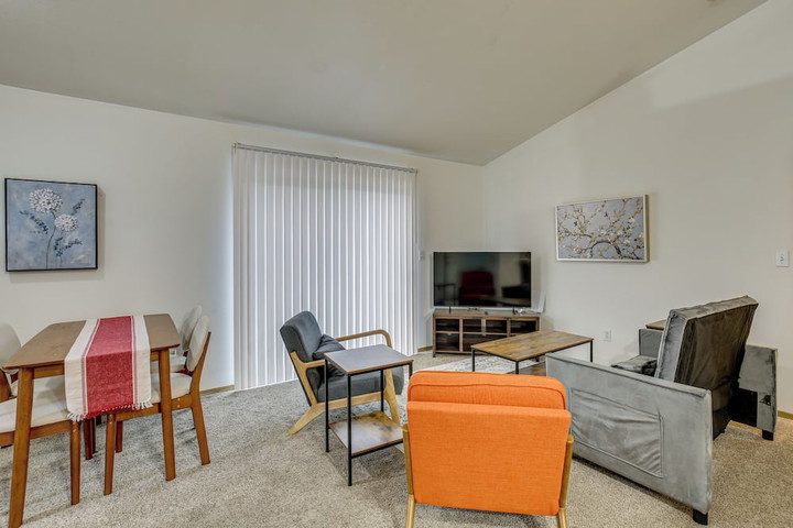 Cute Little House On The Lake: Wine Country Stay! - Eugene, OR