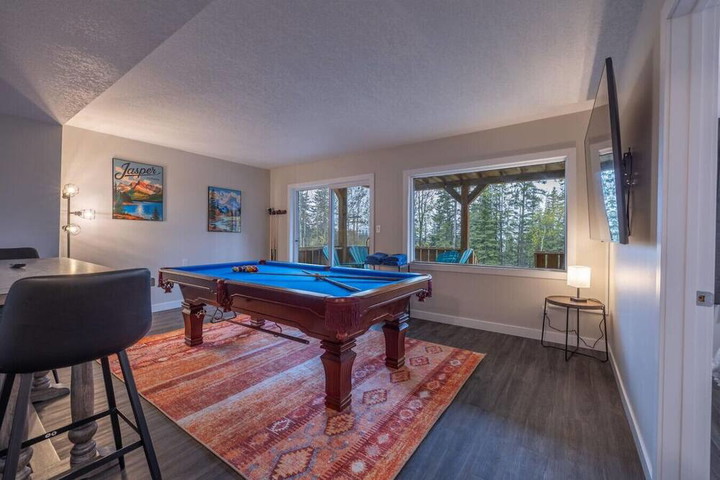 Specifically Designed For Large Families - Hinton