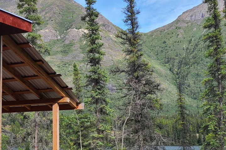 Private Lakefront Cabin With Mountain Views - Yukon