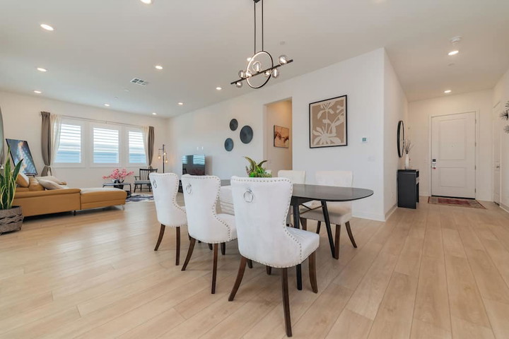 Luxury Condo 4 Bedrooms W/2 En-suites Wifi,tv, Pool Spa In Irvine. Pet-friendly! - Lake Forest, CA