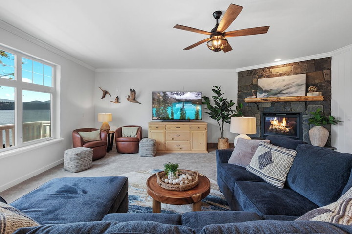 Waterfront Retreat | Kayaks | Beach & Elevated Lakeview Deck - Coeur d'Alene, ID