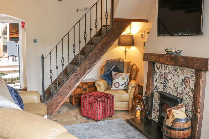 31 Riverside, Pet Friendly, Character Holiday Cottage In Bridgnorth - ブリッジノース