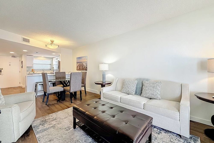 2br Beachfront | Bay, Beach & Pool Views - St. Petersburg, FL