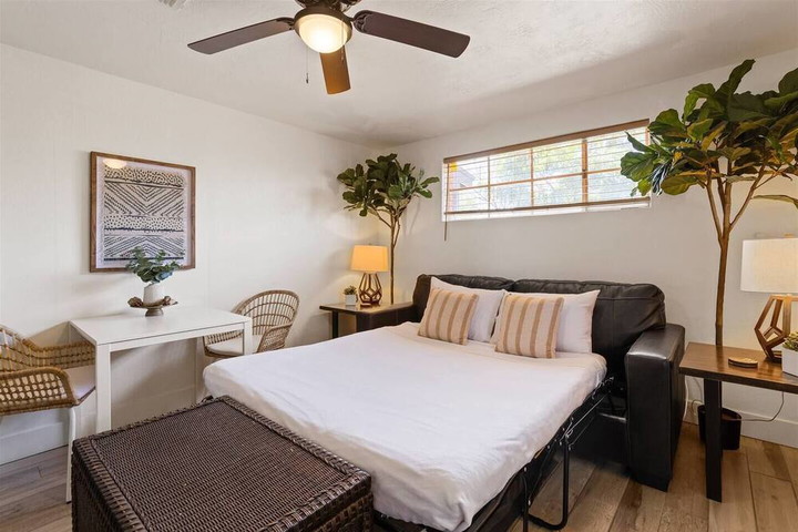 Hubbell: Phoenix Suite, Private Yard & King Bed - Phoenix, AZ