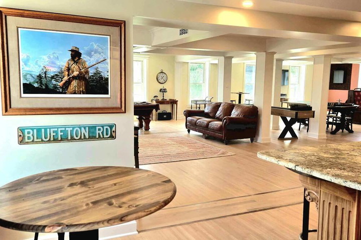Lizzie's Lofts: Downtown, Spacious Mansion In Vibrant Decorah - Decorah, IA