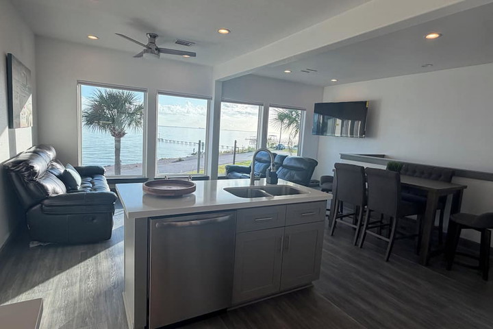 New Coastal Property With Amazing Waterfront Views!! - Kemah, TX
