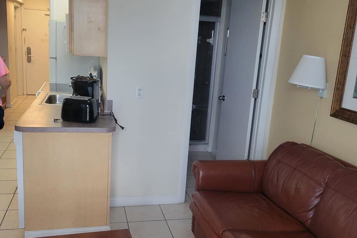 Relaxing Oceanfront 7th Floor Condo 2-bath, Sleeps  Up To 4 - Daytona Beach, FL