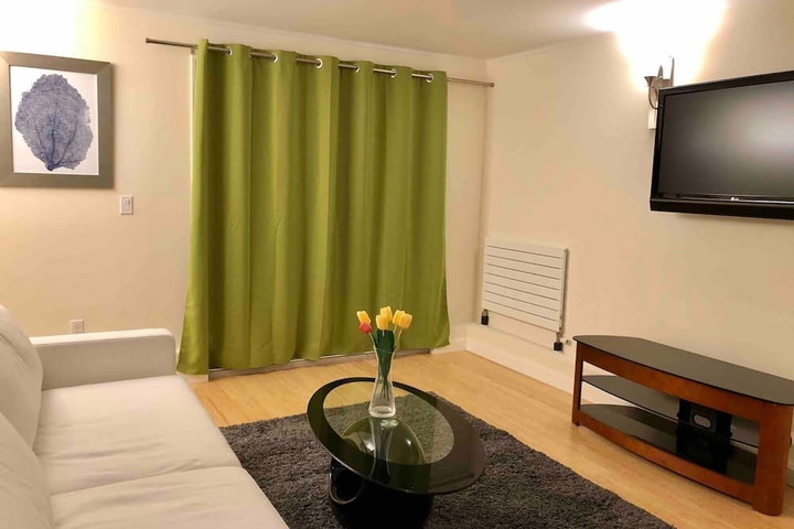 Hilltop House Guest Suite With Stunning View With Very Easy Street Parking - San Francisco, CA