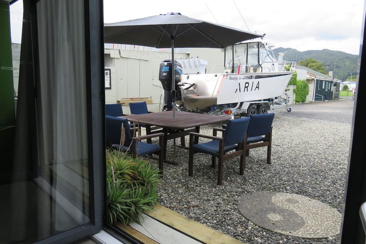 Large Family/group Accommodation ,Games Room  Boat Parking, 1 Minute From Town - Coromandel