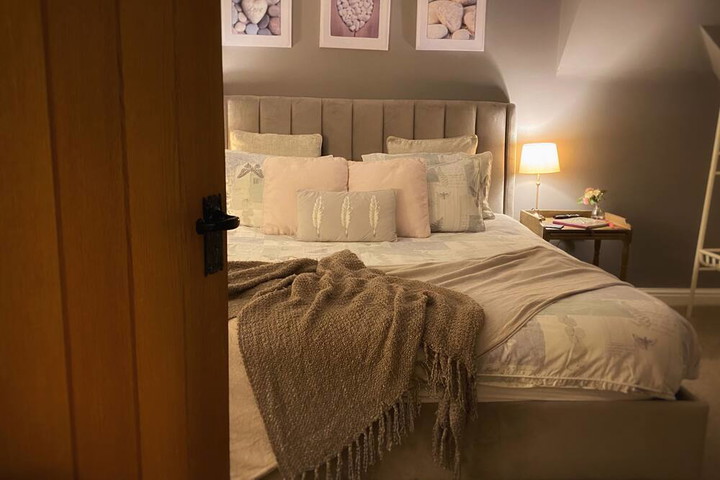The Loft At Peakes Retreats + Private Hot Tub - Leicestershire