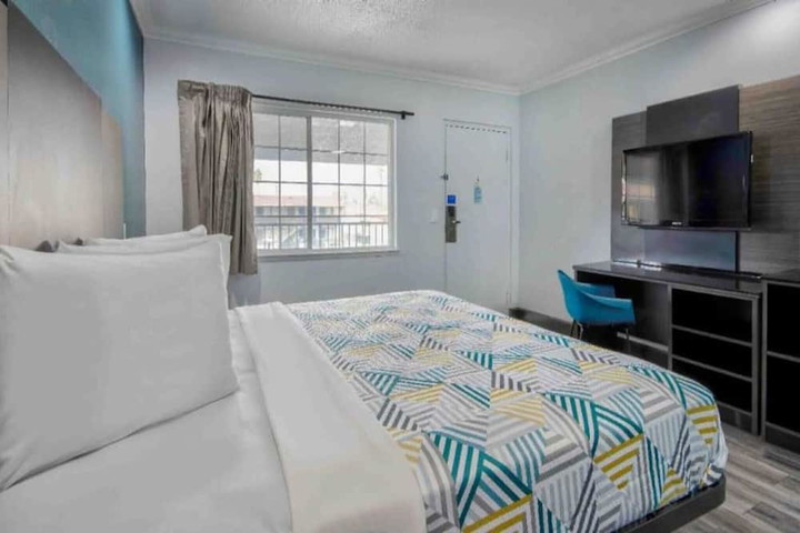 1 King Bed | Non-smoking, Micfridge - San Bernardino, CA