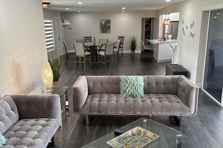 Luxury Home Only 3 Miles From Rapids Waterpark! - West Palm Beach, FL