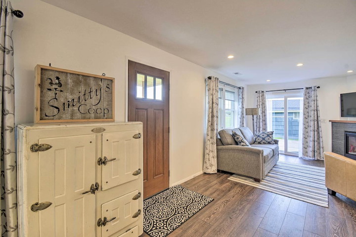 Updated Port Orchard Home, Walk To Waterfront - Port Orchard, WA
