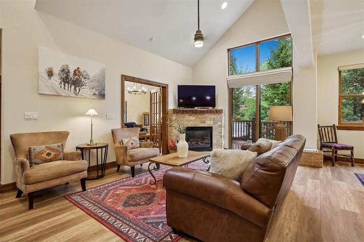 Breck Townhome, Mountain Vistas, Hot Tub, Seasonal Shuttle, Sleeps 10 - Breckenridge, CO