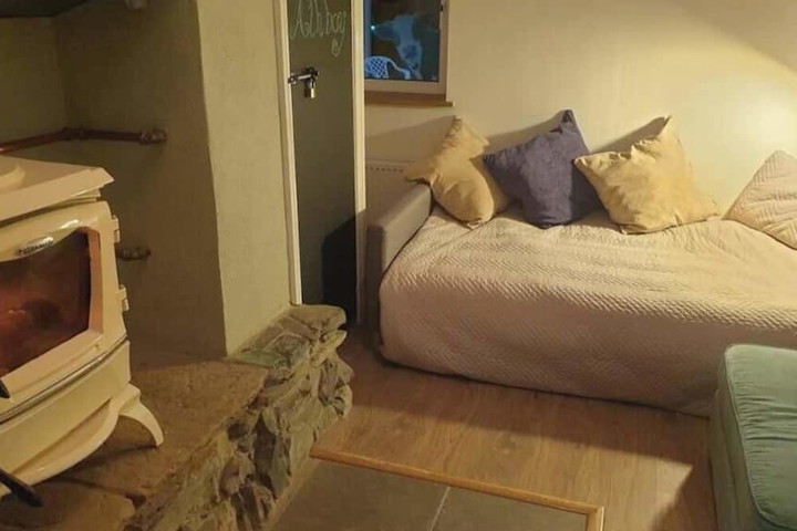 The Olde Sweet Shop | Cosy Townhouse With Wood Stove In The Heart Of Athboy - Trim