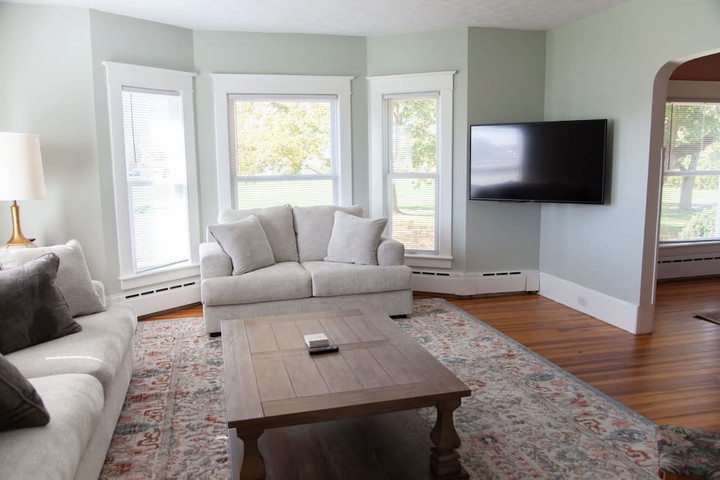 Spacious Farmhouse Near Finger Lakes Wine Trail - Geneva, NY