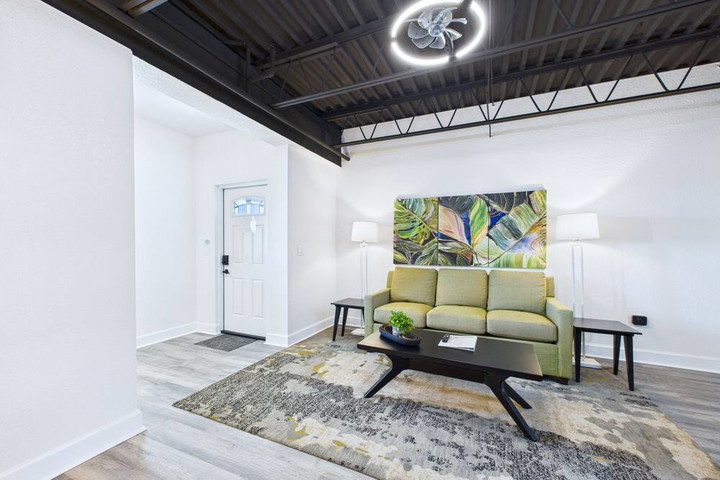 Experience Modern Elegance At Mangrove Loftssteps From Port Canaveral And Minutes To Cocoa Beach. Enjoy Sleek Design, Premium Comfort, Onsite Cruise Parking Avail, Easy Access To Beaches, And Rocket Launch Views From Inside Unit! - Cape Canaveral, FL