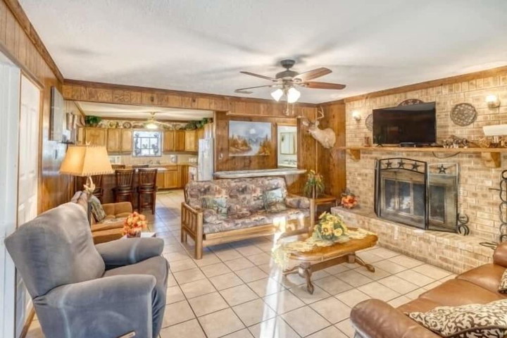 Small Home In A Quiet Neighborhood - Concan, TX