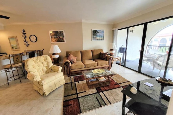 Waterfront 1br Condo On Marco Island With Pool, Wifi, Kitchen And Marina Access. - Marco Island, FL