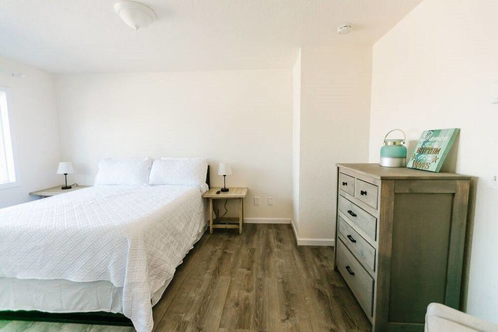 Cozy 2 Bedroom With Full Kitchen One Block From The Ocean!! - Crescent City, CA