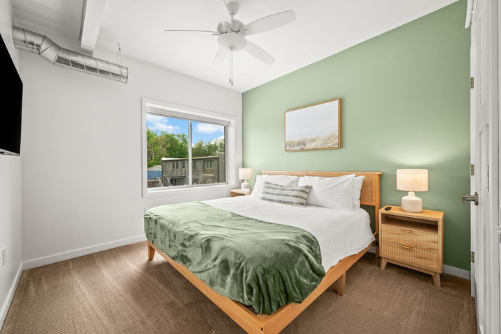 1 Br King Ada Suite- Freshwater Inn - Bridgman, Mi - Stevensville, MI