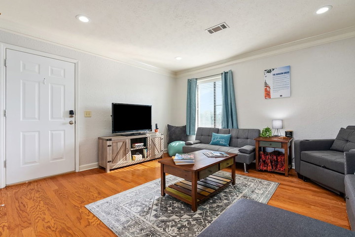 Quiet & Close! 2/2 Across From Acre In Auburn, Al - Auburn, AL